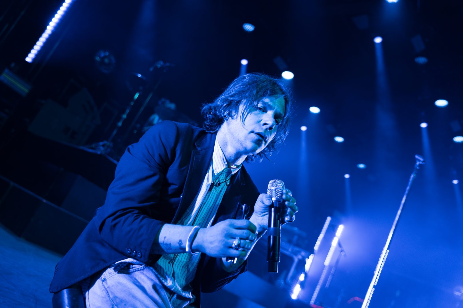 VIDEO: Rock Band Cage The Elephant Returns To The Stage In Canada ...