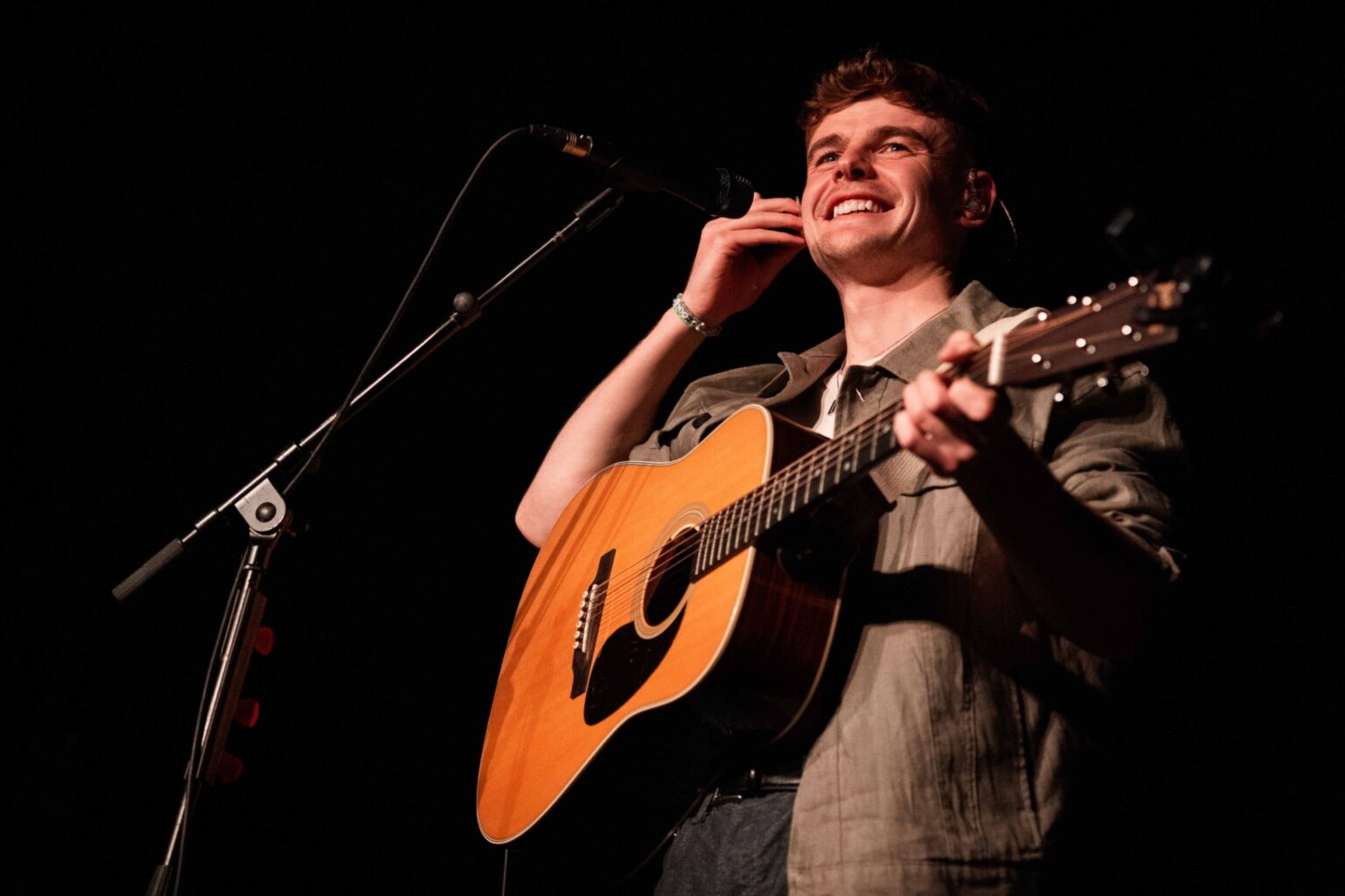 INTERVIEW: Irish Singer Darren Kiely Talks New Singles "Old & Grey" And ...